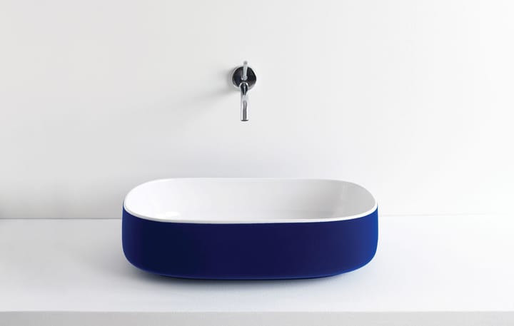 Sand, concrete and velvet