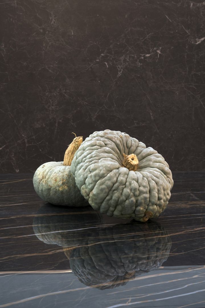 Extra-large slabs for horizontal indoor and outdoor surfaces