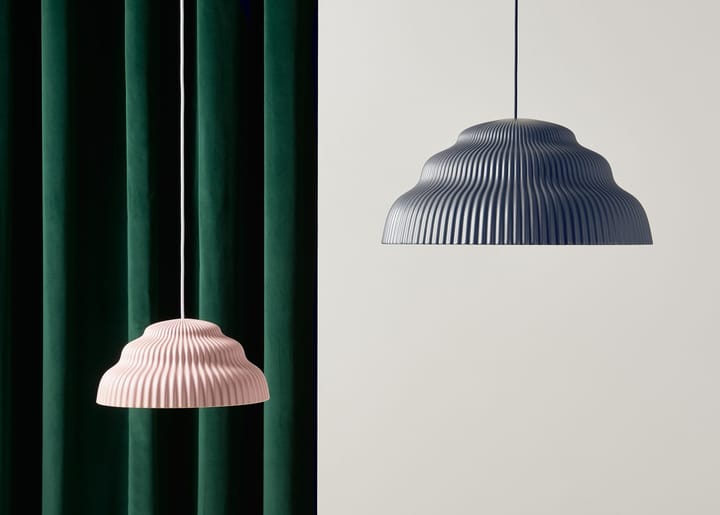 Kaskad: the lamp that reminds of the water flow of a cascade