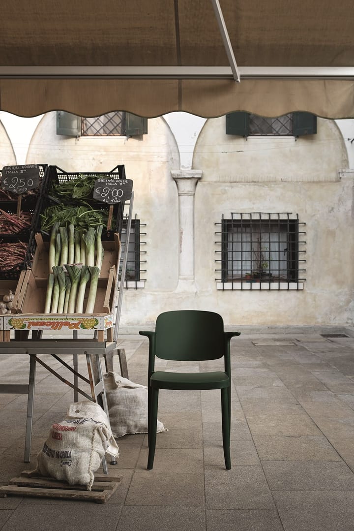 Piazza, design by Jun Yasumoto