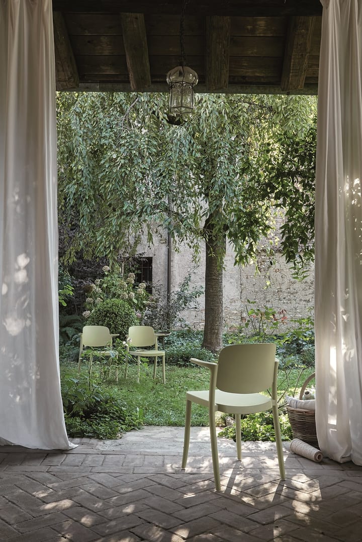 Piazza, design by Jun Yasumoto