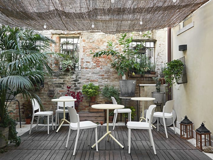 Piazza, design by Jun Yasumoto