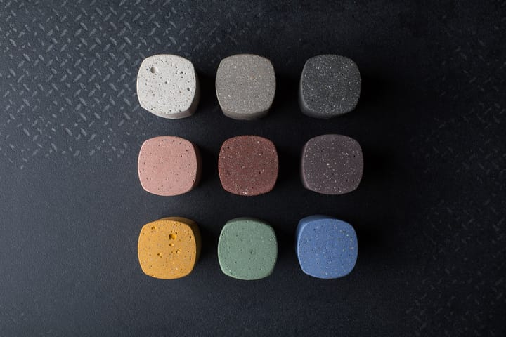 Cemento + colore. Un nuovo concept per il bagno