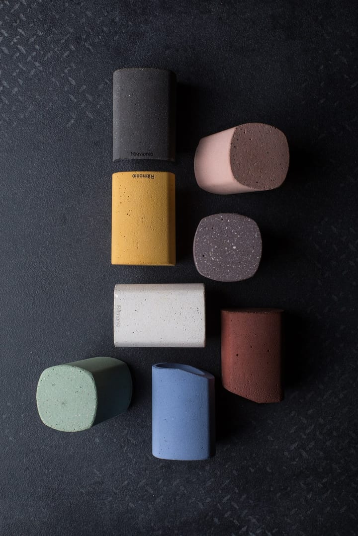 Cemento + colore. Un nuovo concept per il bagno