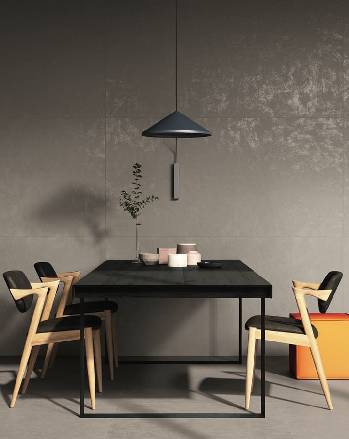 Flashes of light, neutral tones, minimal texture