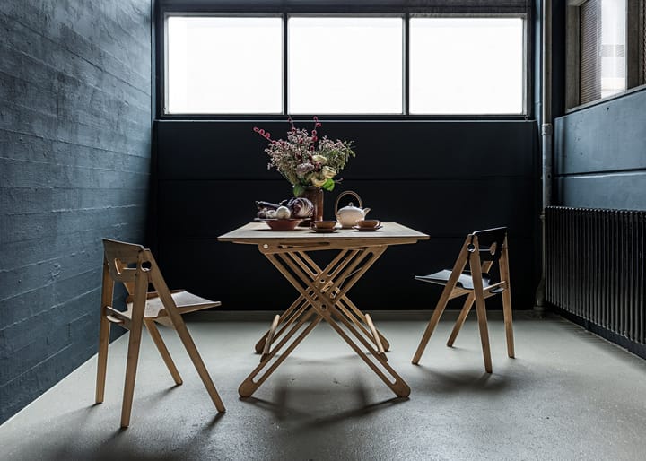 Field Table. Versatile Dining Table for a Life on the Move