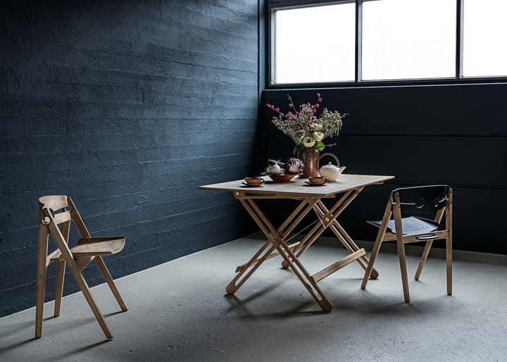 Field Table. Versatile Dining Table for a Life on the Move