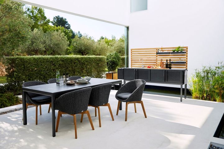The Kitchen Moves Seamlessly Outdoors