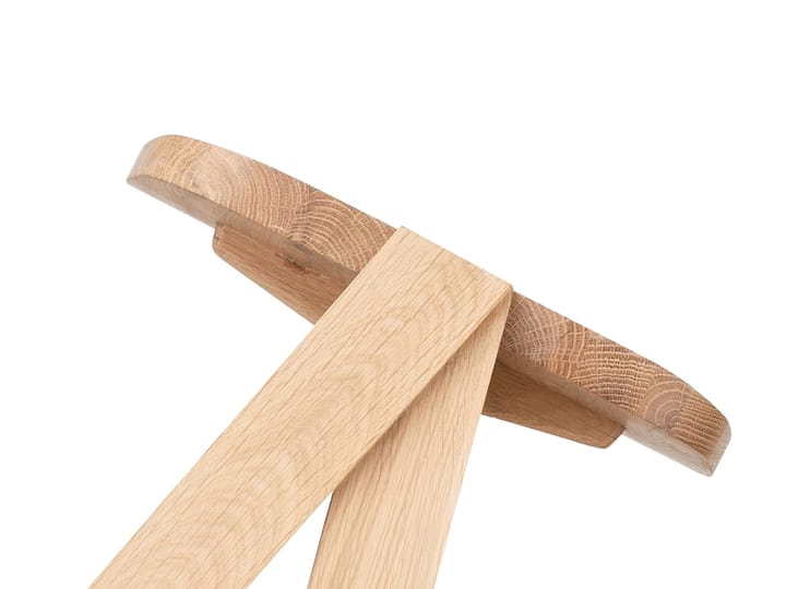 Lap Stool: Wood Is at the Centre Stage