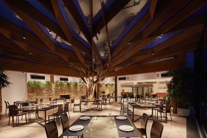 A Bioclimatic Restaurant on the Italians Hills