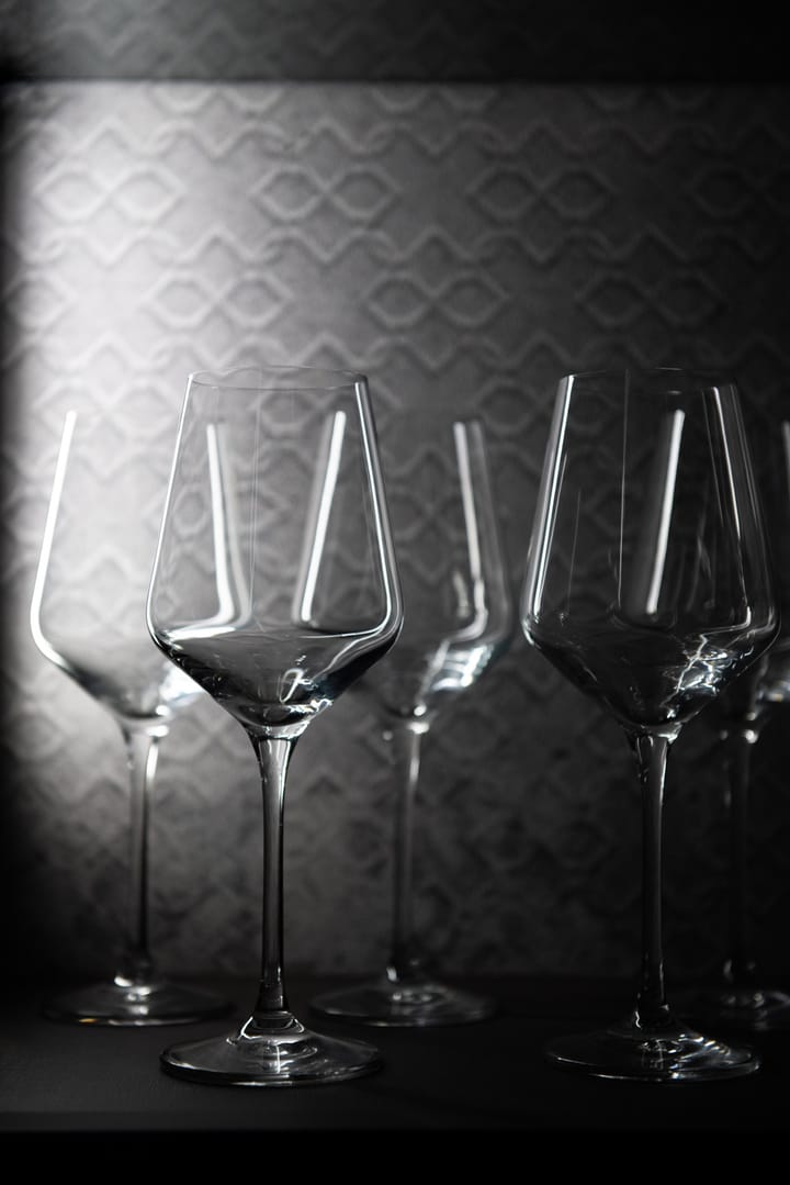 Essential Lines, Clean Geometries