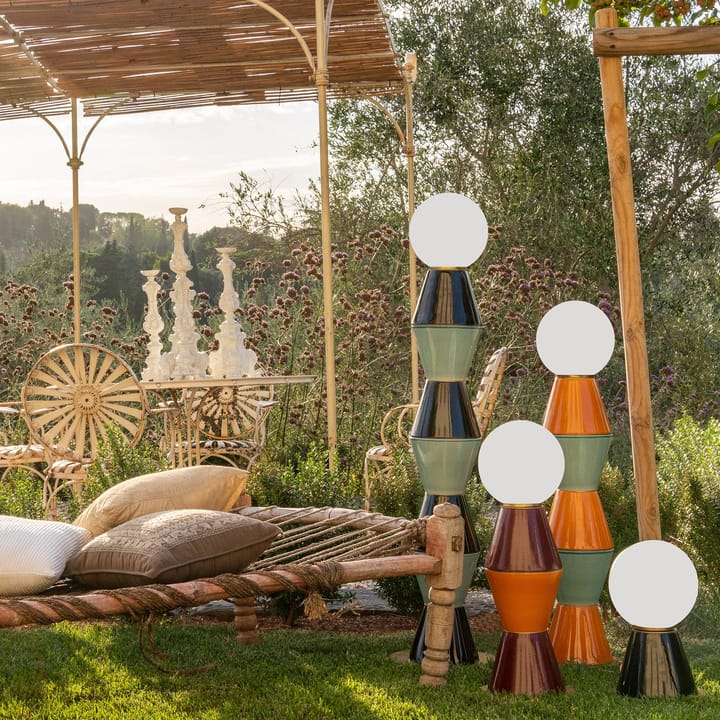 Pure Geometries in Colorful Ceramic