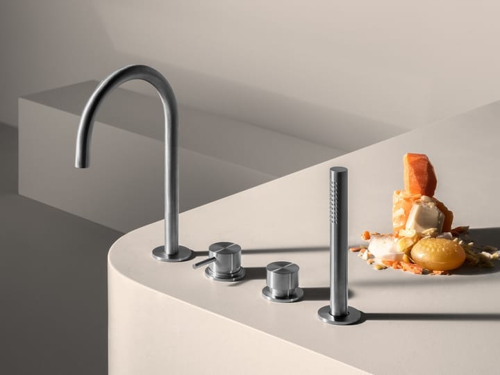 Zucchetti tapware for the bathtub, built-in or free-standing