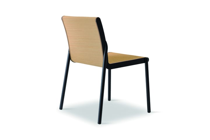 Look into Nature: Arredi in igusa al Salone del Mobile