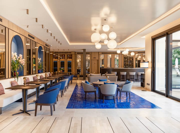 Molteni&C supplies built-ins and furnishings for public areas and hotel ...