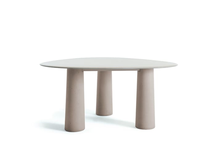 Bold and Venexia, the Ethimo outdoor tables