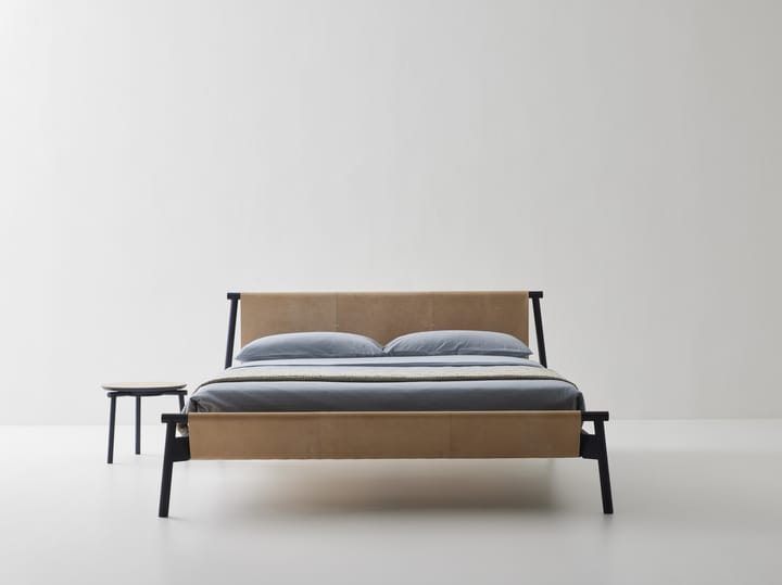 Artigianale e sostenibile: il letto Jack di Bolzan in legno, cuoio e ...