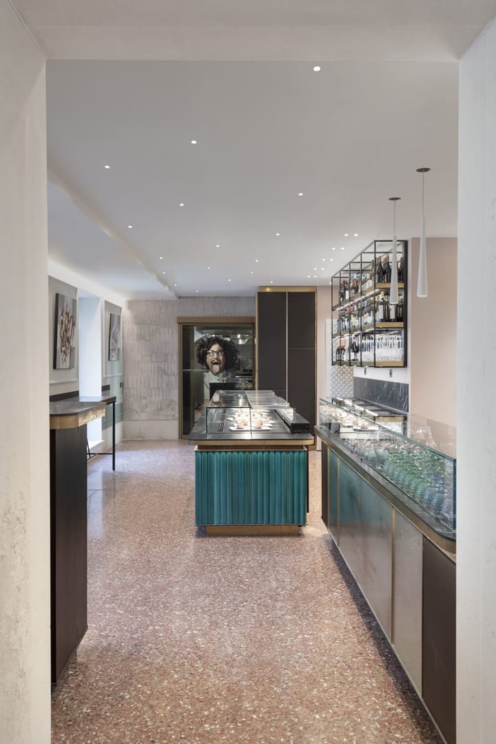 BuzziBuzzi lamps illuminate the new Alessandro Borghese Restaurant in ...