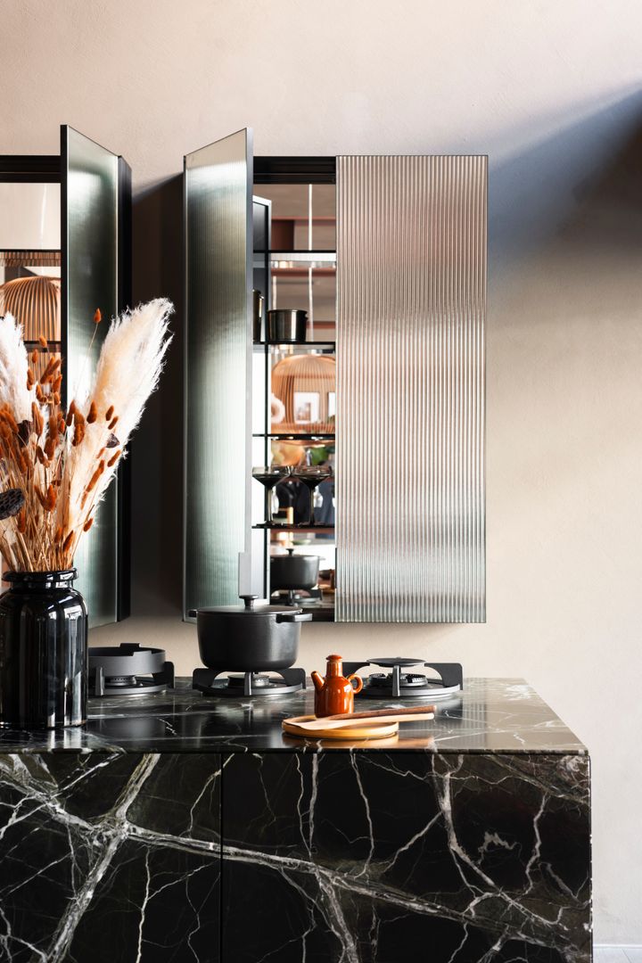 Fluted mirrored glass in Cesar's design language