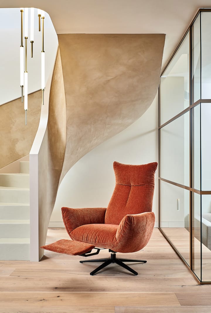 ipdesign auf der imm cologne 2024: Sofa Loop von Werner Aisslinger