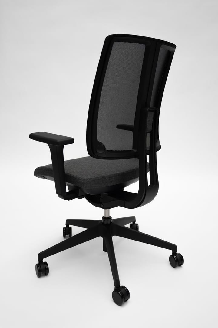 Eine neue Dimension von Nachhaltigkeit am Schreibtisch: Der Drehstuhl EQUO Chair von Bene