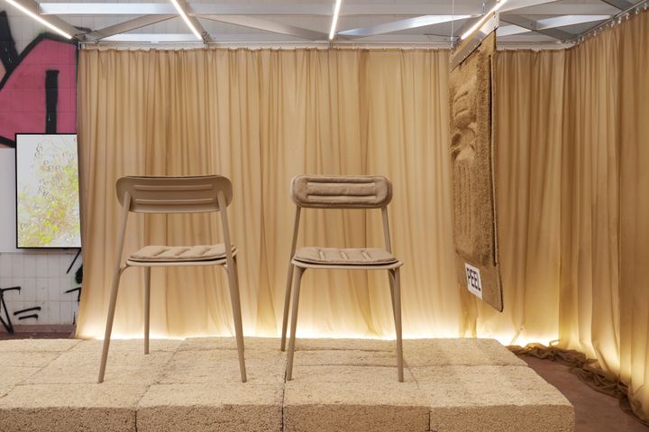 The hemp-based PEEL Chair, the first injection-moulded chair that can ...