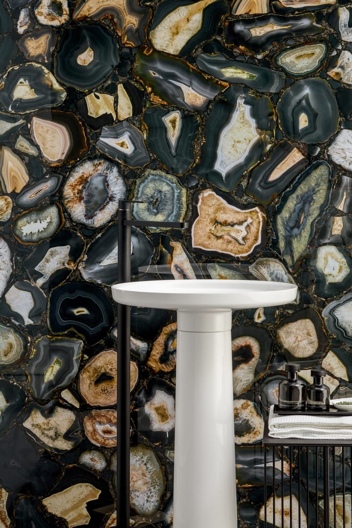 Metals and agates effect for the new large Florim slabs