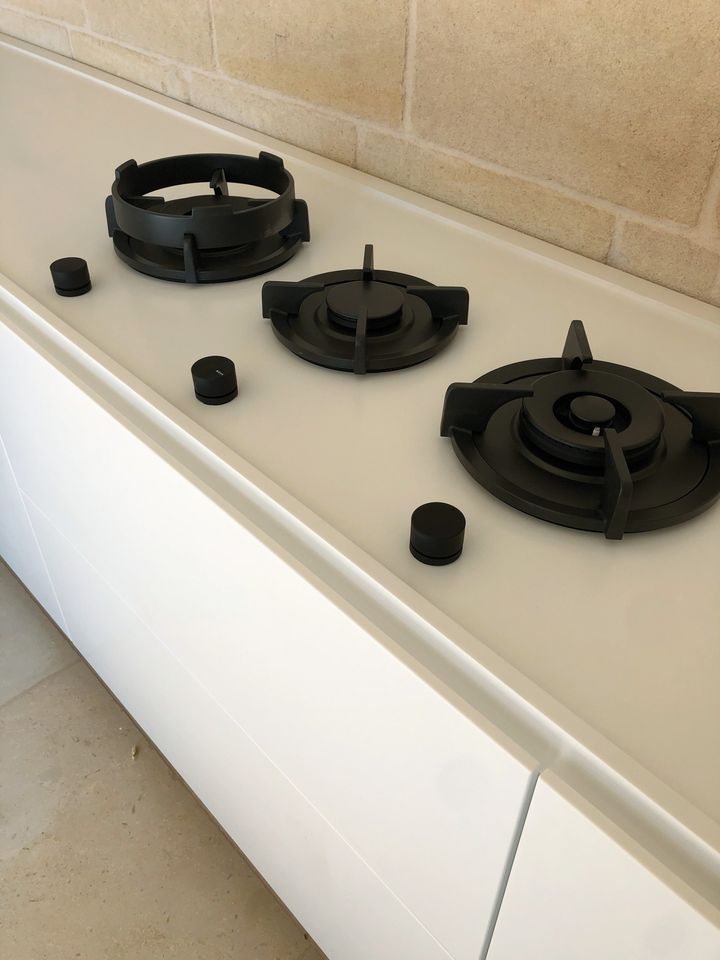 HIMACS Solid Surface for an open space kitchen in Apulia