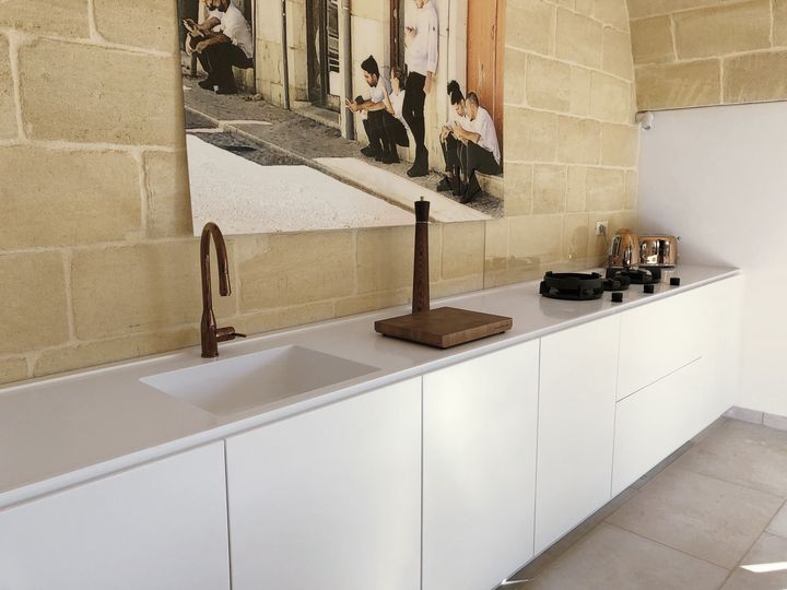 HIMACS Solid Surface for an open space kitchen in Apulia