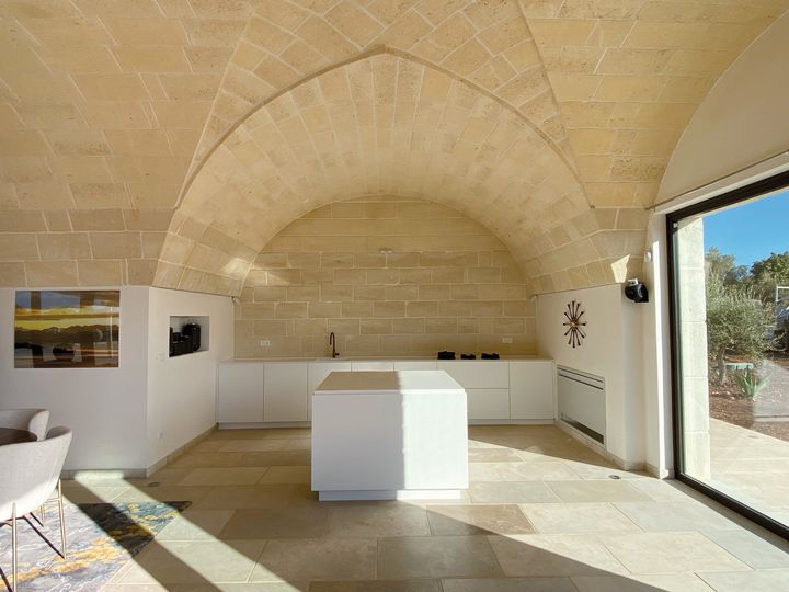 HIMACS Solid Surface for an open space kitchen in Apulia
