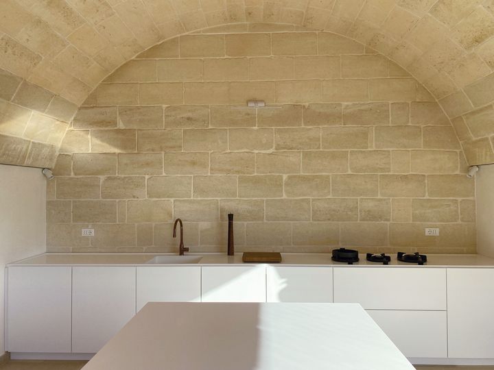 HIMACS Solid Surface for an open space kitchen in Apulia