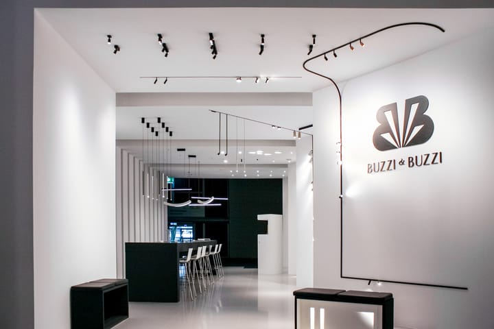 La luce Buzzi Buzzi a Lighting Building 2022: lampade a incasso, a sospensione, a binario