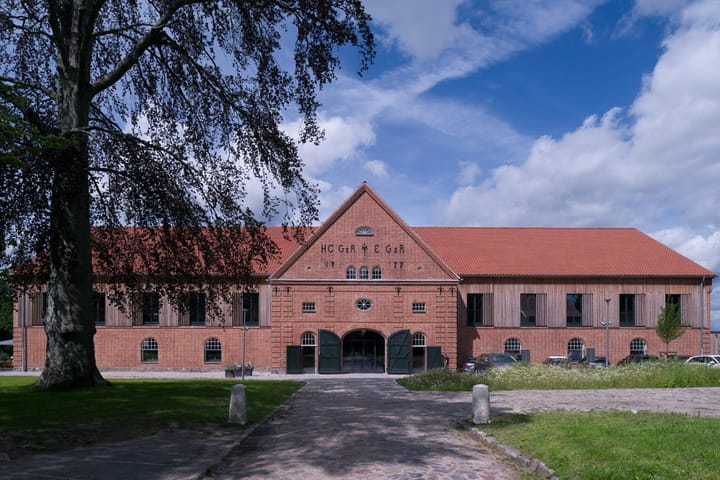 Neues 4-Sterne-Hotel Breitenburg mit beeindruckendem Lichtdesign von ...
