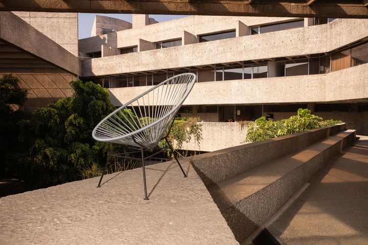 Acapulco Chair: Sonderedition in Chrom und Edelstahl zur Mailänder ...