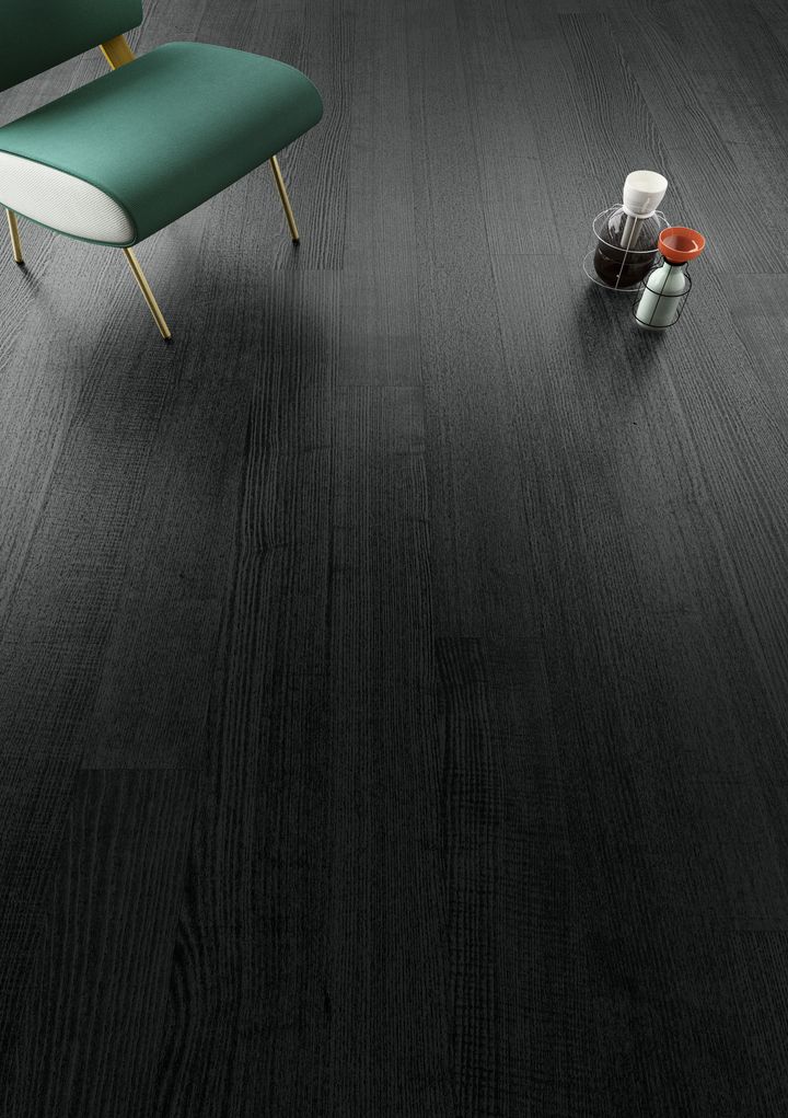 Listone Giordano sustainable parquet in natural wood and graphite