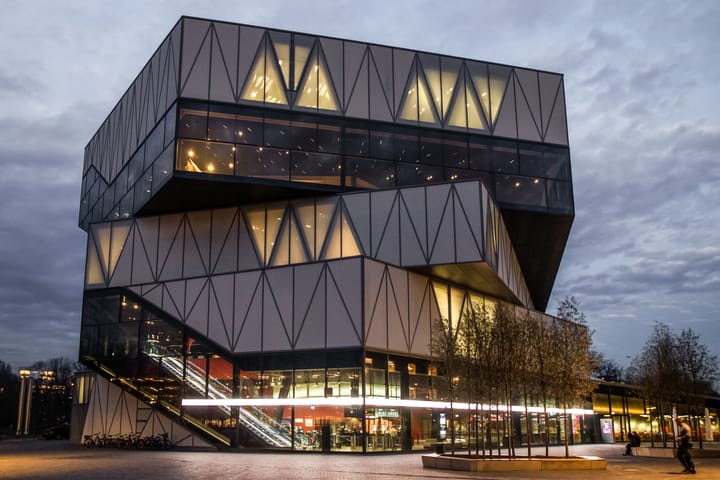 The porcelain stoneware of Casalgrande Padana for Experimenta Science ...