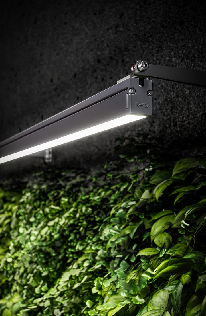 The linear lighting profile Linealuce by iGuzzini for outdoor space