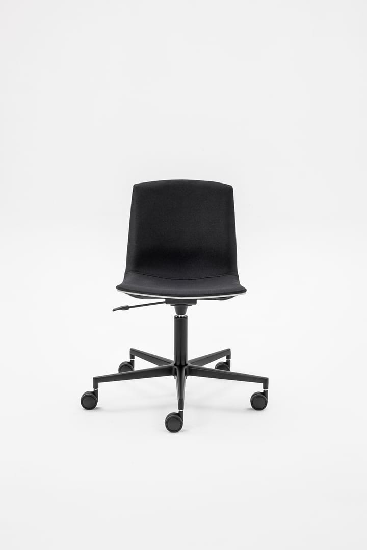 Loto, the first Mara eco-friendly chair made of recycled polypropylene