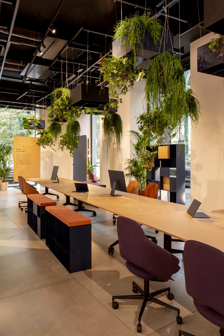 Mara contract and office furnishings in the FENIX Scenario space in Milan