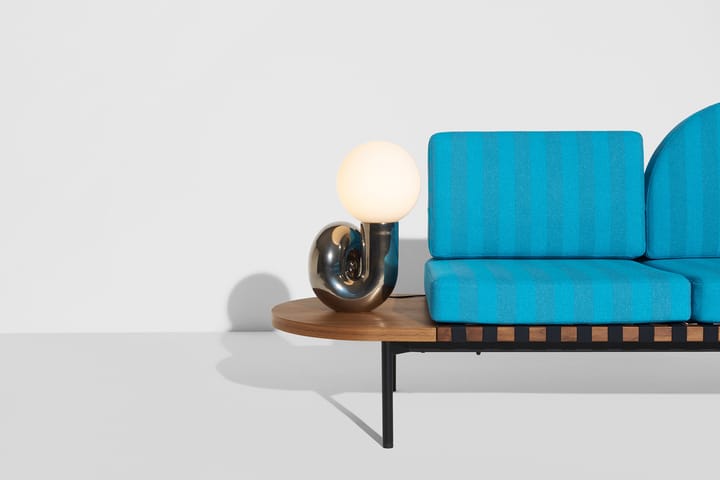 Neotenic, shedding light on our childhood memories