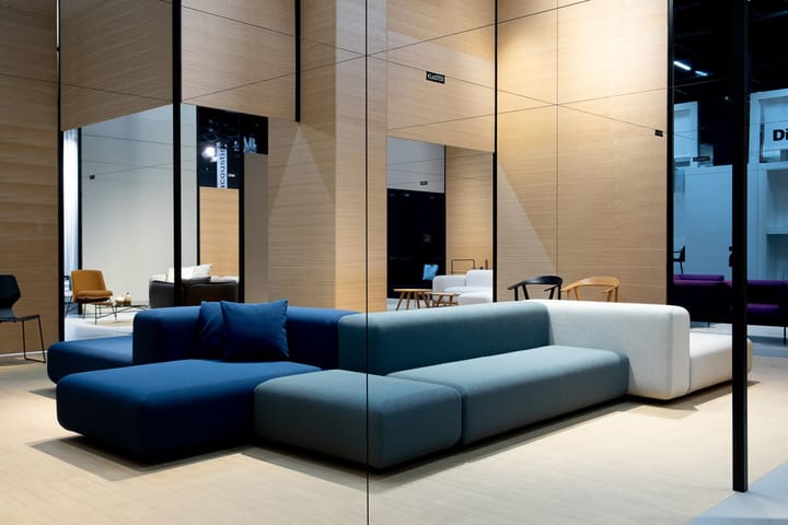 Prostoria präsentiert neue modulare Sofaserien Rostrum und Sabot