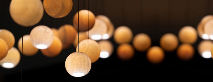 Licht Cube: per App höhenverstellbare Pendelleuchten