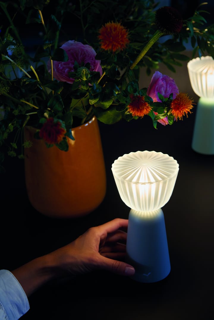 Fermob dévoile sa nouvelle lampe à poser SWIING à interrupteur intégré