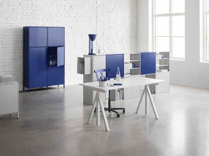 Das neue Aufbewahrungssystem von String Furniture ist eine flexible ...