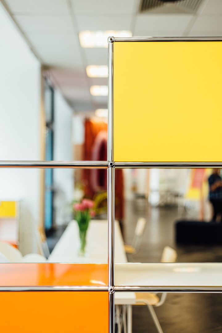 USM Haller Möbelbausystem auch in der Küche praktisch und peppig