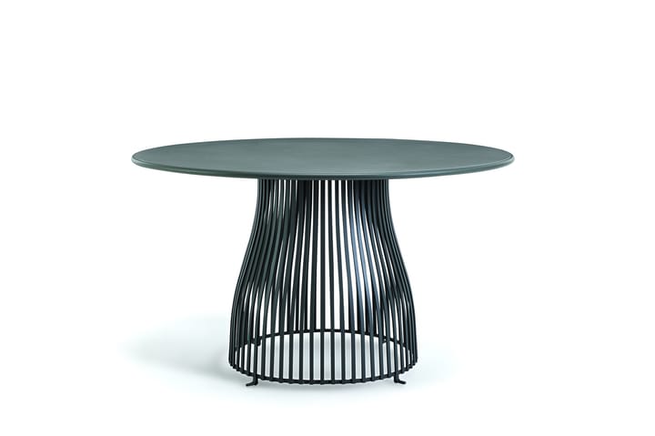 Bold and Venexia, the Ethimo outdoor tables