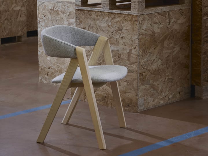 The new Very Wood seats in solid wood for contract spaces