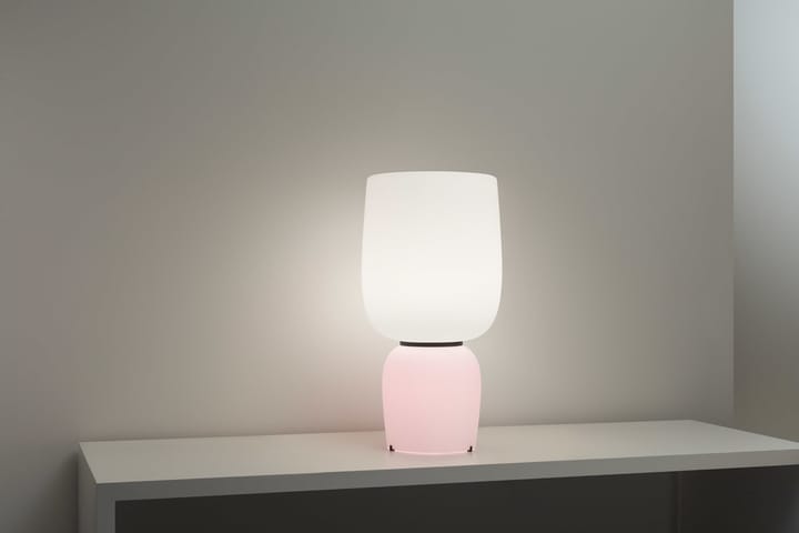 Die Tischleuchte Ghost von Vibia sorgt für zauberhafte Lichteffekte