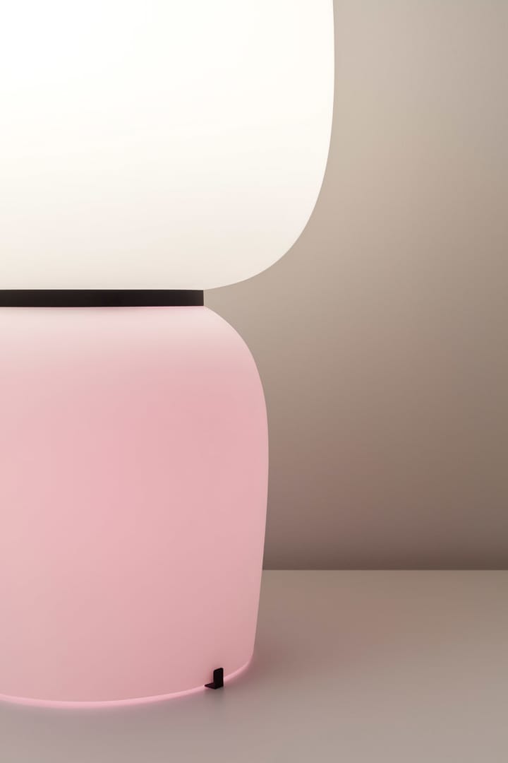 Die Tischleuchte Ghost von Vibia sorgt für zauberhafte Lichteffekte