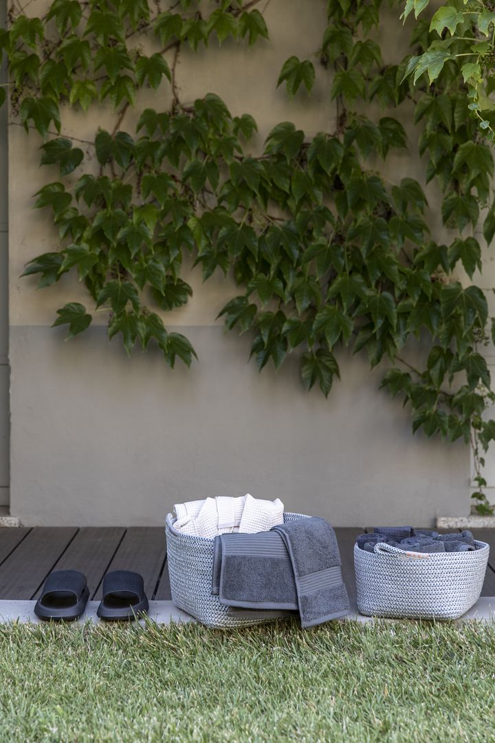 Warli accessories and carpets in waterproof fibers and recycled yarns